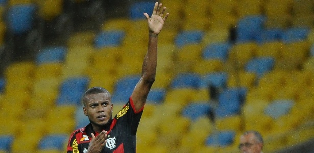 Cirino desencanta e Flamengo goleia Barra Mansa em retorno ao Maracanã ...