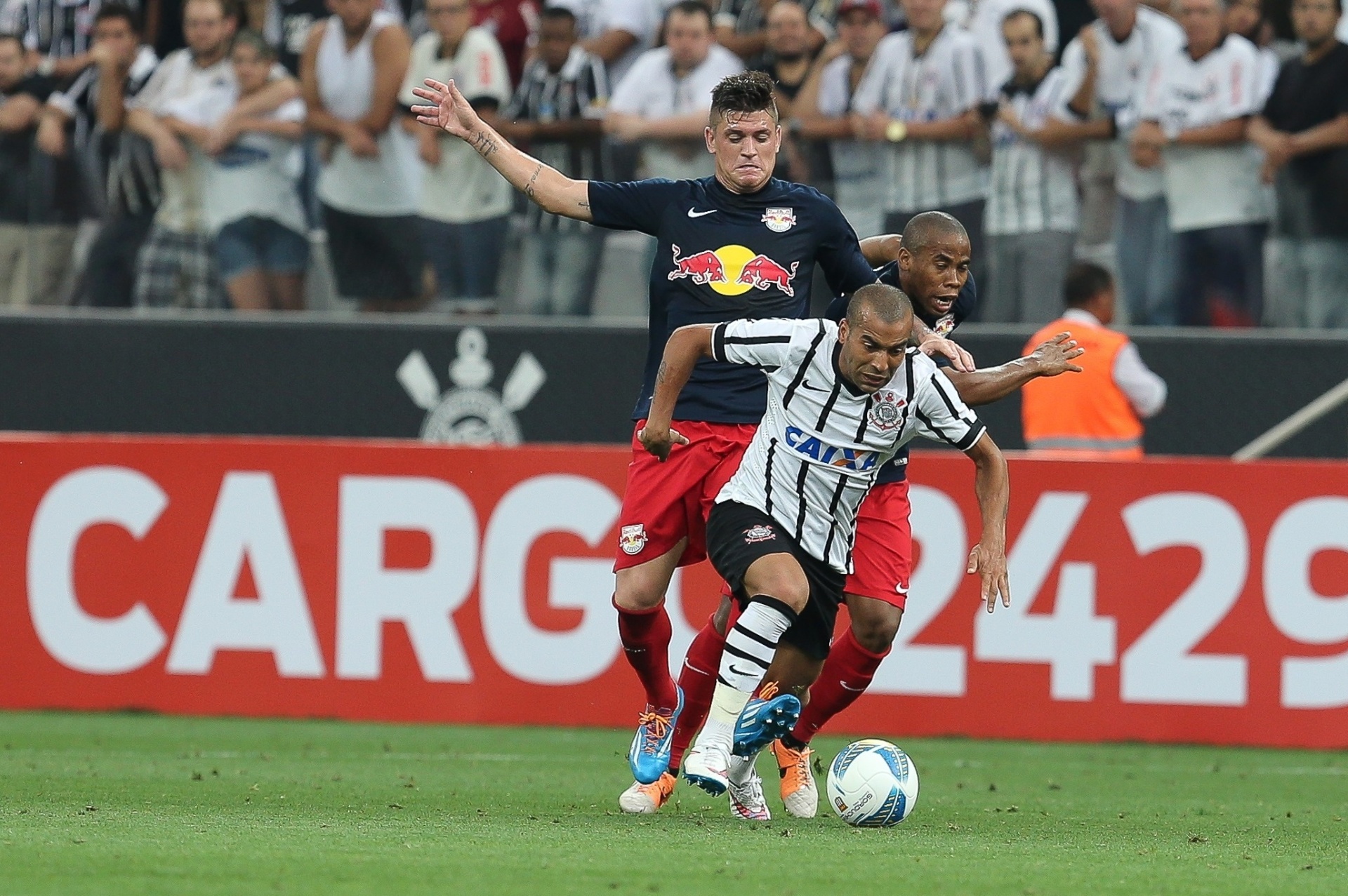 Corinthians passa em branco pela 1ª vez no ano e empata com Red Bull ...