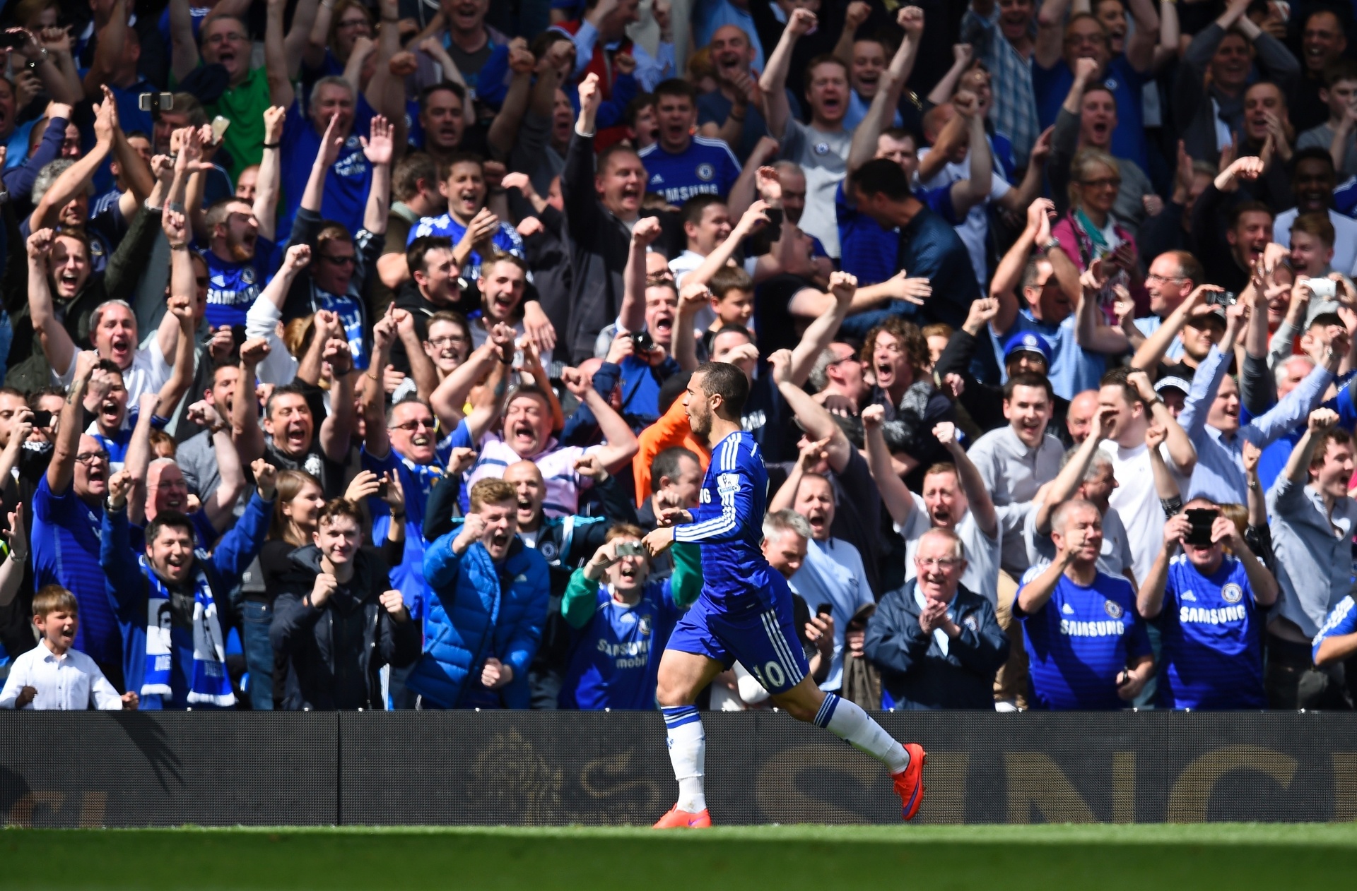 Chelsea supera susto de Ramires e fatura título do Campeonato Inglês ...