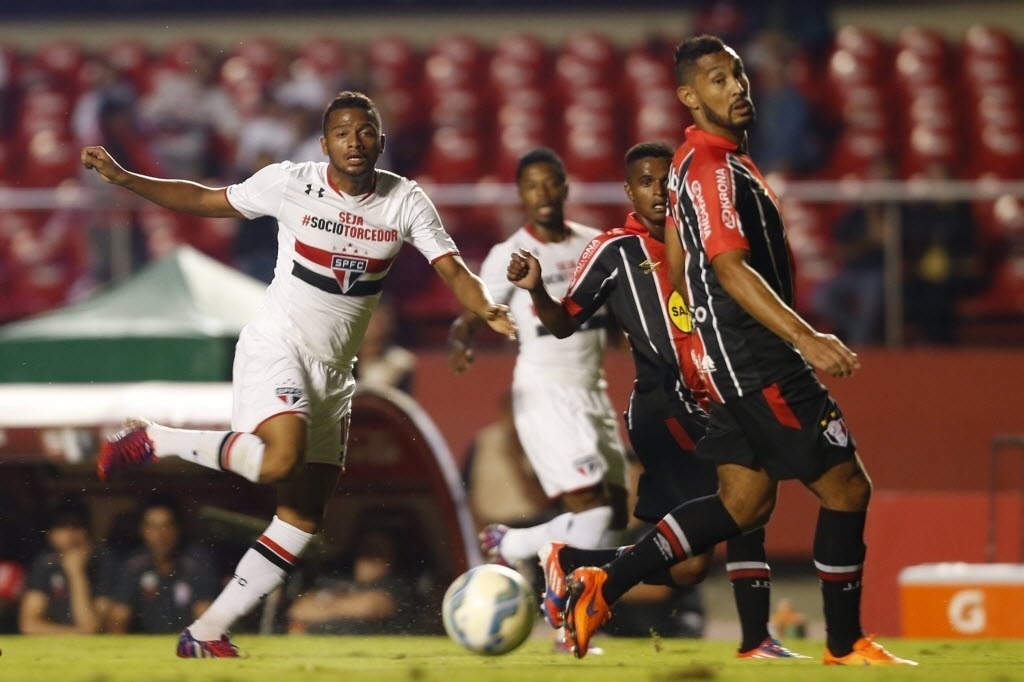 Milton Cruz usa novo titular e diz que meia "pede passagem" no SP - 24 ...