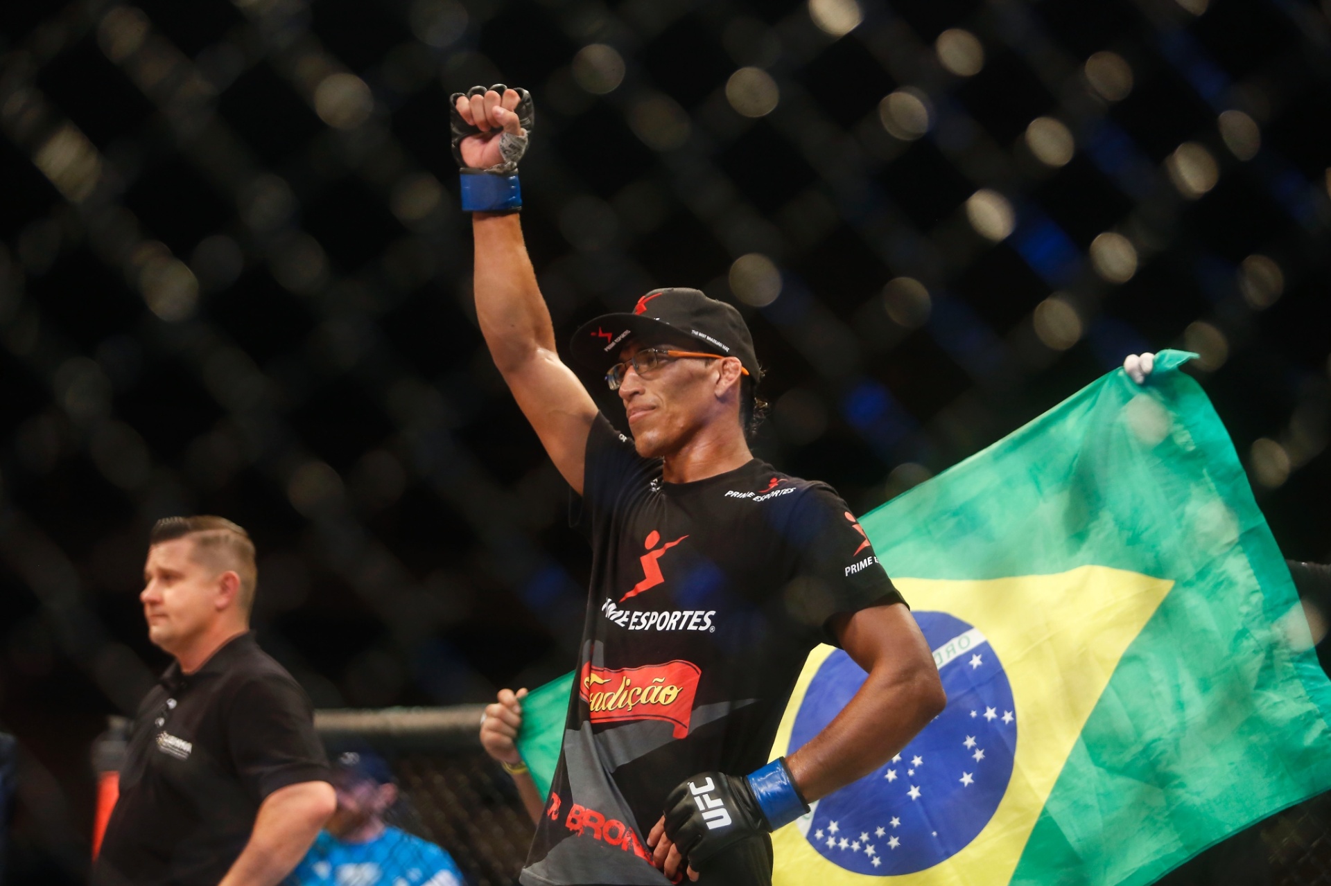 Após vitória, Charles "Do Bronx" leva R$ 318 mil em prêmios no UFC ...