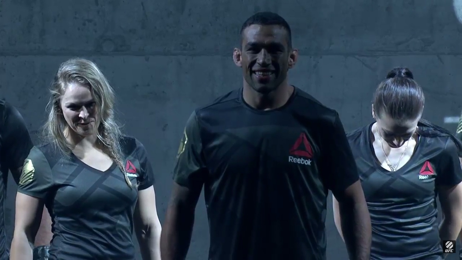 UFC mostra seus uniformes com astros como modelos e inicia nova era ...