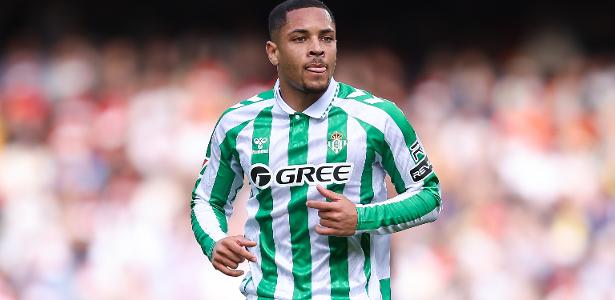 Palmeiras define proposta por Vítor Roque, mas pode esperar Mundial