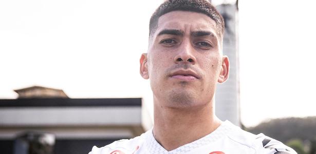 Santos oficializa a contratação do argentino Adonis Frías, ex-León