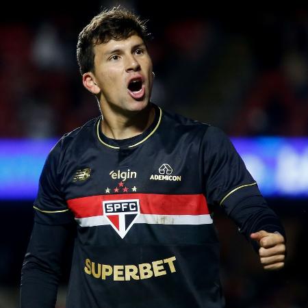Tapia exalta São Paulo e afirma: 'Não somos inferiores a ninguém'