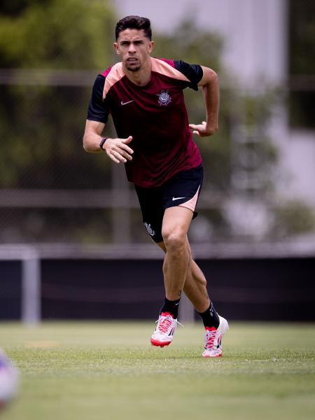 Corinthians tem esteia de Gabriel Paulista contra o Bragantino