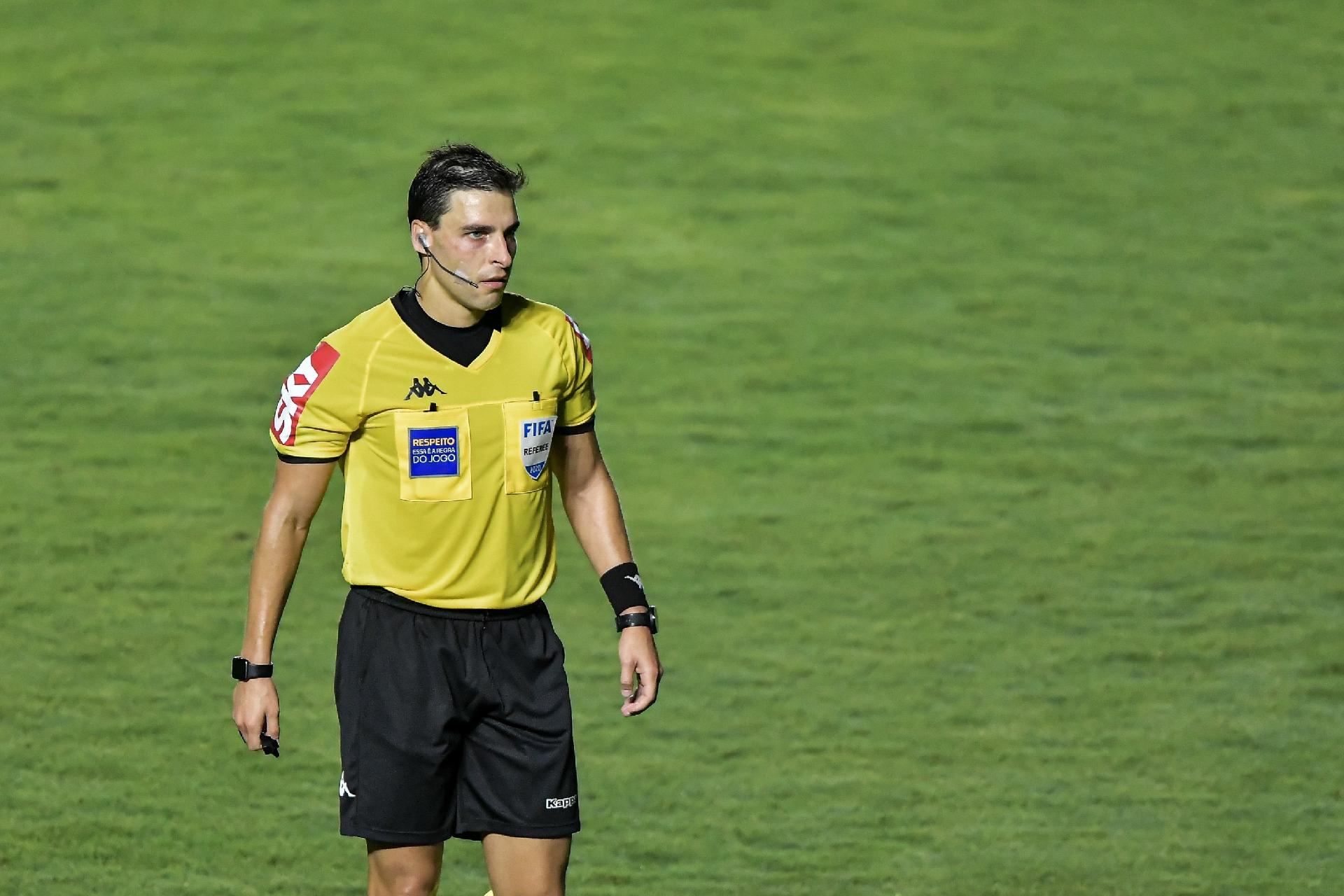 Árbitros de futebol: veja as profissões dos principais juízes do país