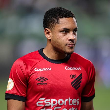 Agente vê Vitor Roque melhor do que Endrick e fala sobre Barça