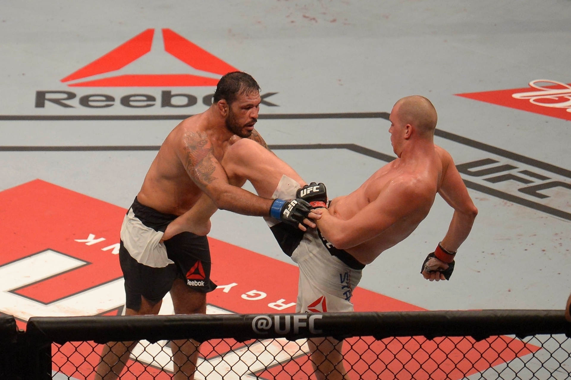 Confira fotos das lutas do UFC 190 - Notícias - BOL