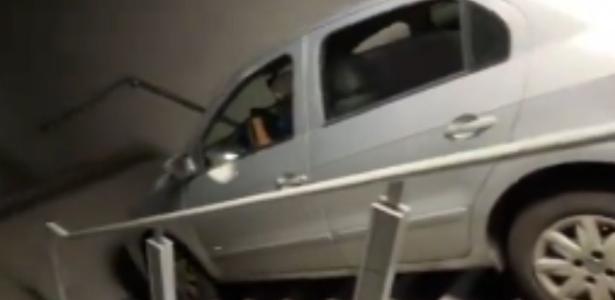 Torcedor desce escada de carro após errar saída no Mineirão; assista