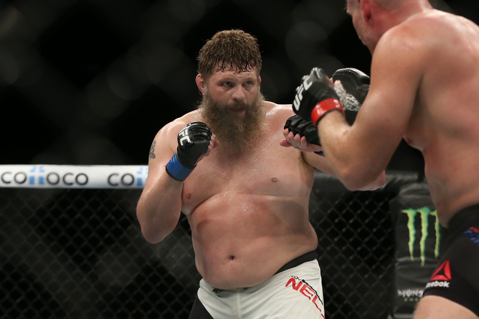 Barnett vence, Homem Ambulância ressurge e lutador chora no UFC Japão ...