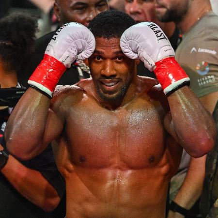 Boxe: Anthony Joshua fica ferido após acidente de carro na Nigéria