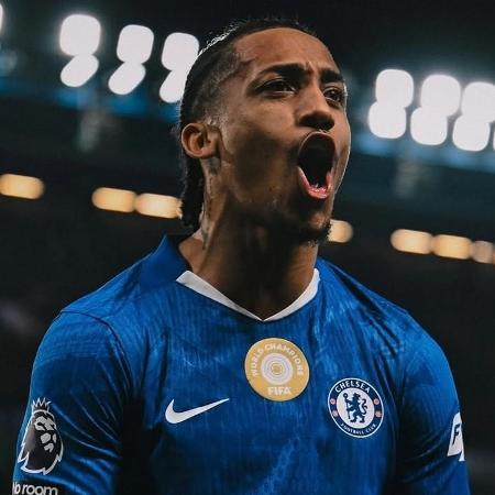 João Pedro é eleito jogador da temporada do Chelsea após corte da Copa