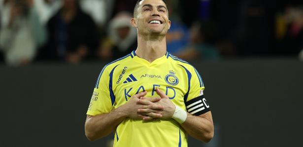 CR7 'se descobre' 11 anos mais jovem e promete jogar até os 50