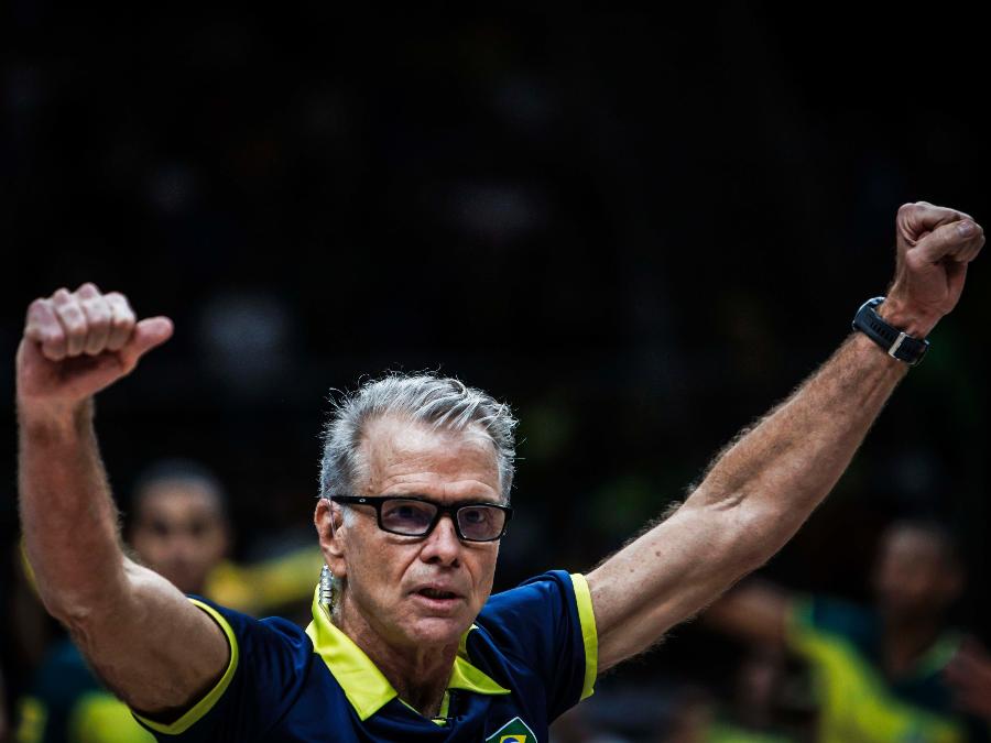 Bernardinho convoca seleção masculina de vôlei para Paris 2024