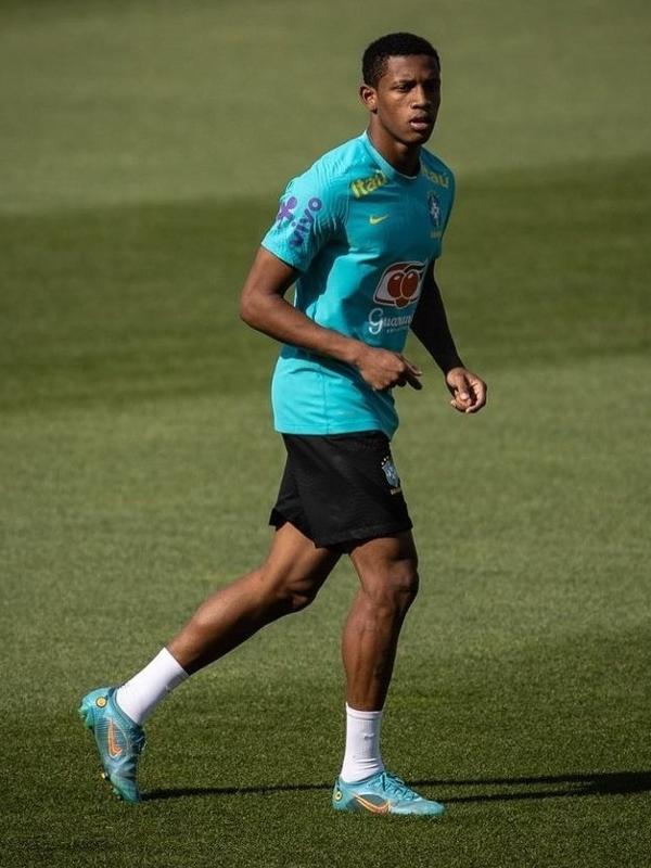 Por que a torcida do Palmeiras brigou com Casimiro nas redes sociais?