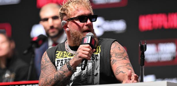 Jake Paul usa protetor de diamante na orelha antes de enfrentar Tyson