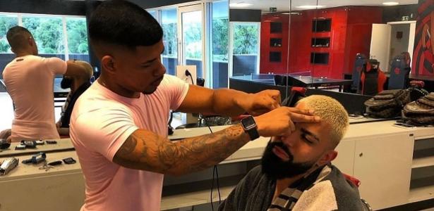 Loiro, roxo, dreads...Os visuais de Gabigol nas decisões pelo Flamengo