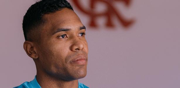 Alex Sandro vê Flamengo como melhor escolha e Neymar feliz