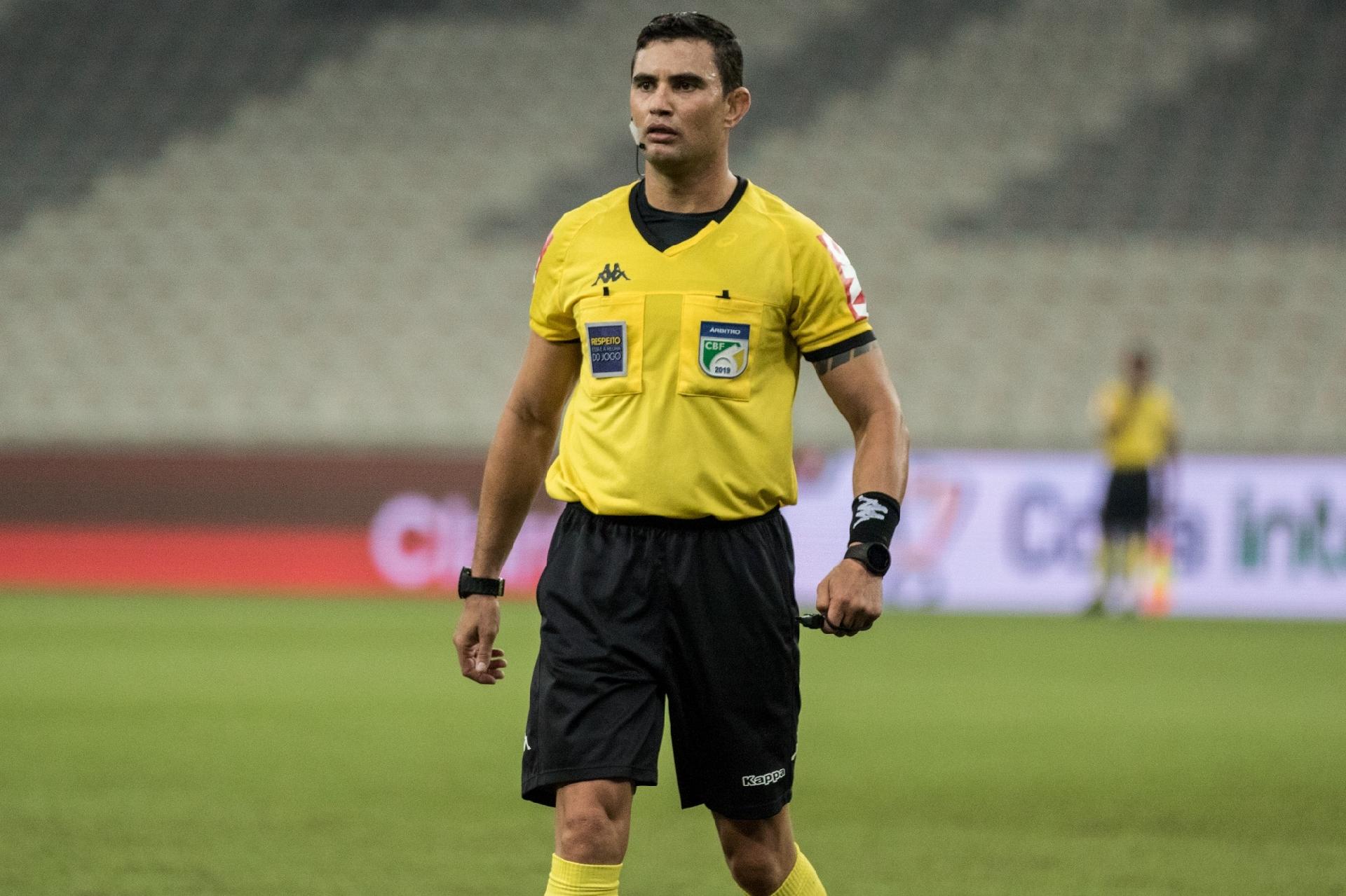 Árbitros de futebol: veja as profissões dos principais juízes do país
