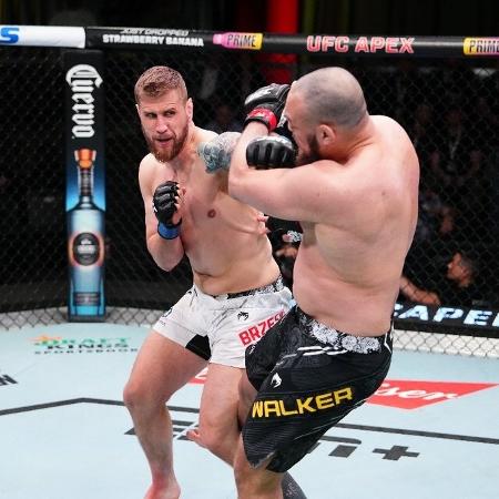 Brasileiro de 'estilo russo' estreia com derrota no UFC Vegas 90