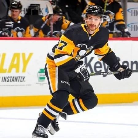 Jogador de hóquei morre após ser atingido no pescoço por lâmina