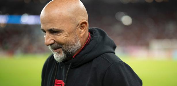 Sampaoli fica no Flamengo após demissão de preparador físico por soco
