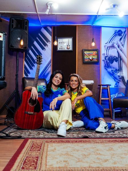 Tamires, lateral da seleção, estreia como cantora; ouça