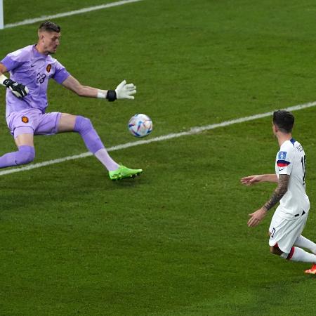 Quem é o jogador mais alto da história das Copas? O goleiro Noppert