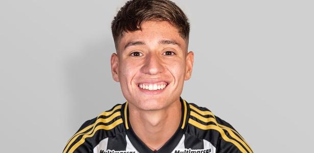 Atlético-MG anuncia zagueiro chileno Ivan Roman: 'Jogar com o coração'