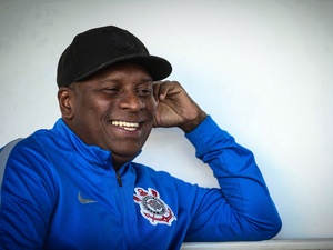 Morre Gilmar Fubá, ex-volante campeão mundial com o Corinthians - 15/03 ...