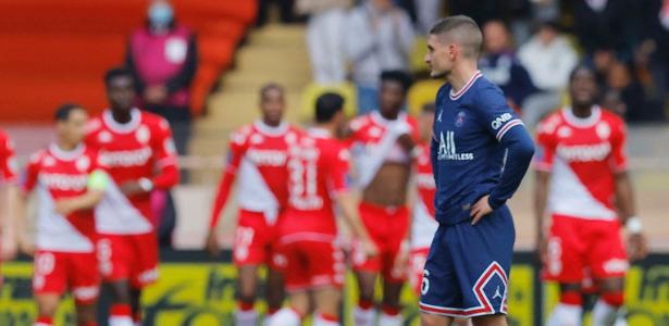 Monaco domina PSG, vence clássico e afunda rival na crise