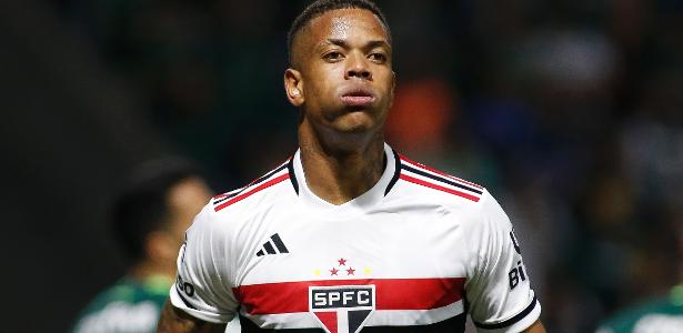 Caio Paulista reclama de pênalti contra o São Paulo: "Engraçado"