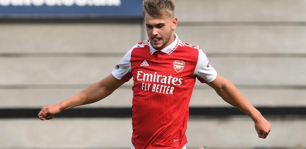 Ex-Arsenal está em coma induzido após sofrer lesão cerebral