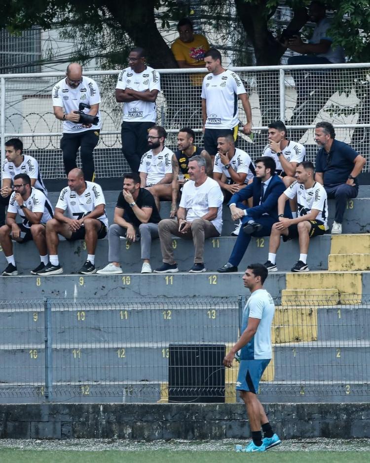 Neymar assiste vitória do Santos pelo Campeonato Brasileiro Sub-20