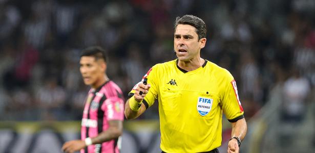 VAR recomenda revisão em Atlético-MG x Ceará, mas árbitro recusa