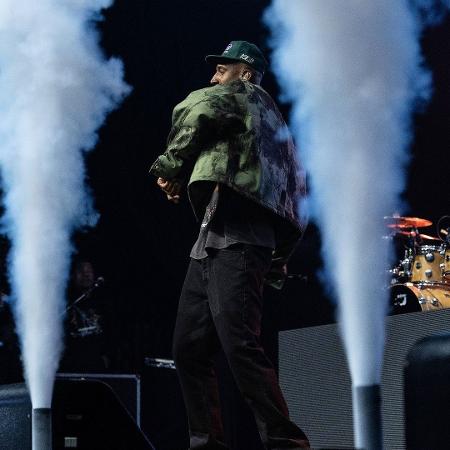 Talisca faz turnê no Brasil como cantor durante férias de time de CR7