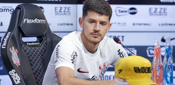 Corinthians: Titular 'sem querer', Hugo supera timidez e é exemplo