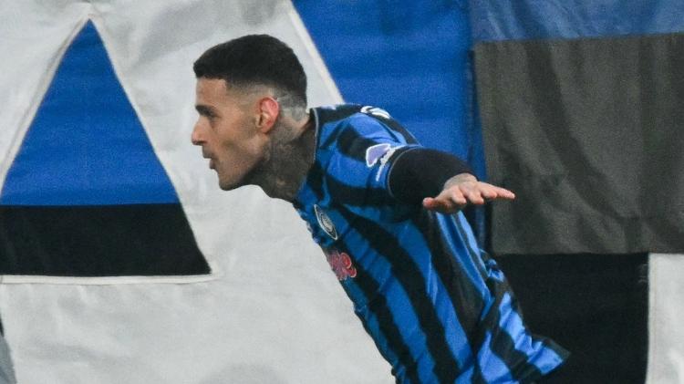 Atalanta supera gol de brasileiro, vence Chelsea e entra no G8 da Champions