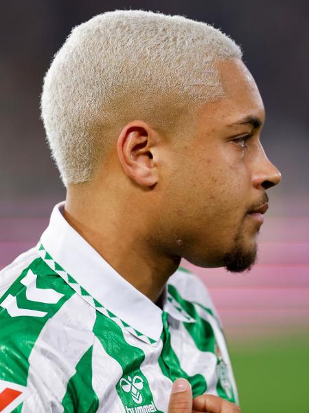 Barcelona tem 'ok' da Fifa para negociar Vitor Roque ao Palmeiras