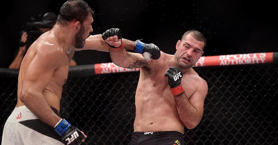 Minotouro defende honra da família em UFC que promete ter 'luta do ano'