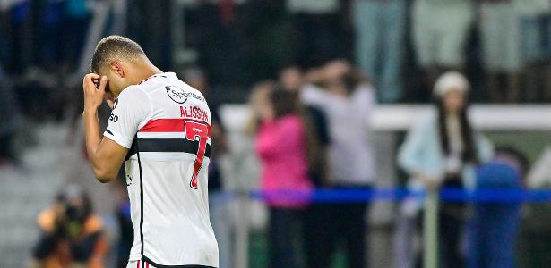 Alisson cede camisa 7 para Lucas e anuncia que vestirá a 25 no São Paulo - 05/08/2023 - BOL BOL