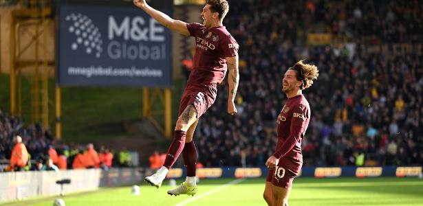 Manchester City vira no fim contra o Wolves e assume a ponta do Inglês