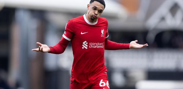 Liverpool vence Fulham no segundo tempo e divide ponta do Inglês