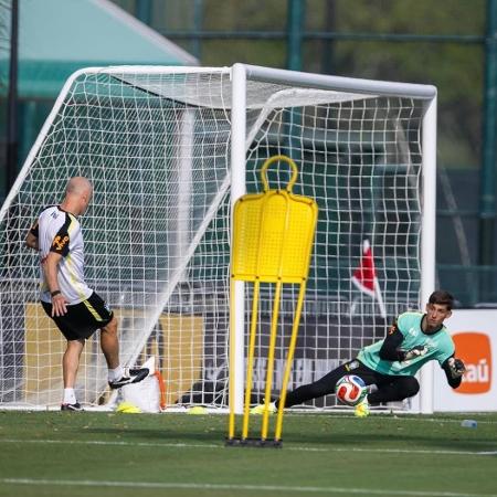 Goleiro sub-20 do Flamengo na seleção encantou Taffarel