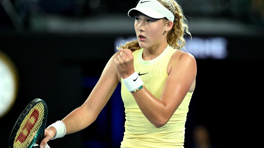 Andreeva, 16 anos, atropela #6 do mundo e quebra recorde no Australian Open