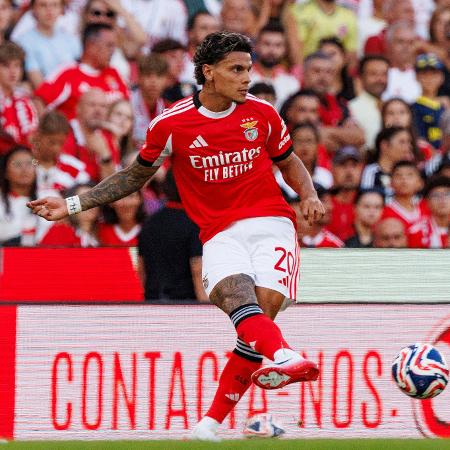 Ríos estreia pelo Benfica e encanta imprensa portuguesa
