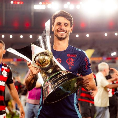 Auxiliar Rodrigo Caio pede demissão do Flamengo em apoio a Filipe Luís