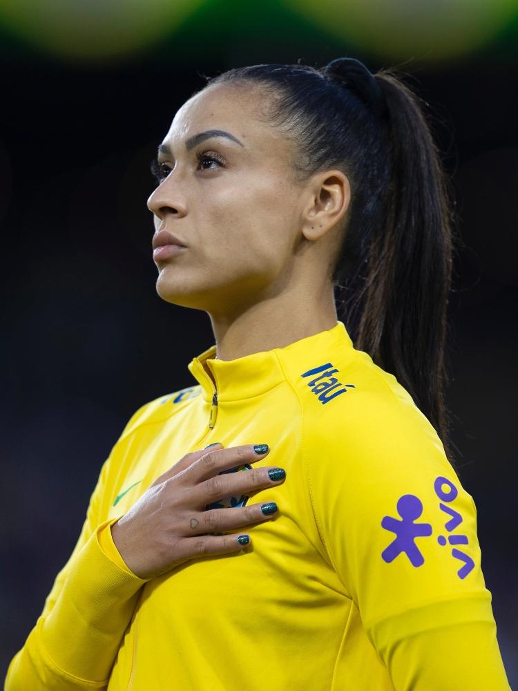 Namorada da Kathellen: quem é a lateral que tem romance com a zagueira