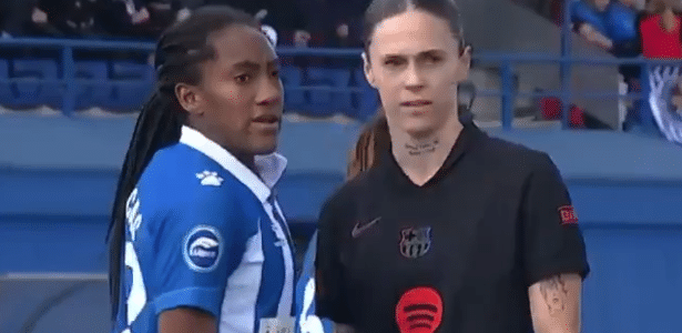 Atleta do Barça toca parte íntima de adversária durante clássico; veja